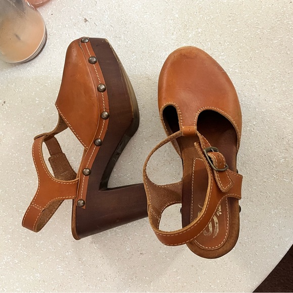 Sbicca | Shoes | Sbicca Brown Clog Heeled Sandalssize 4 | Poshmark